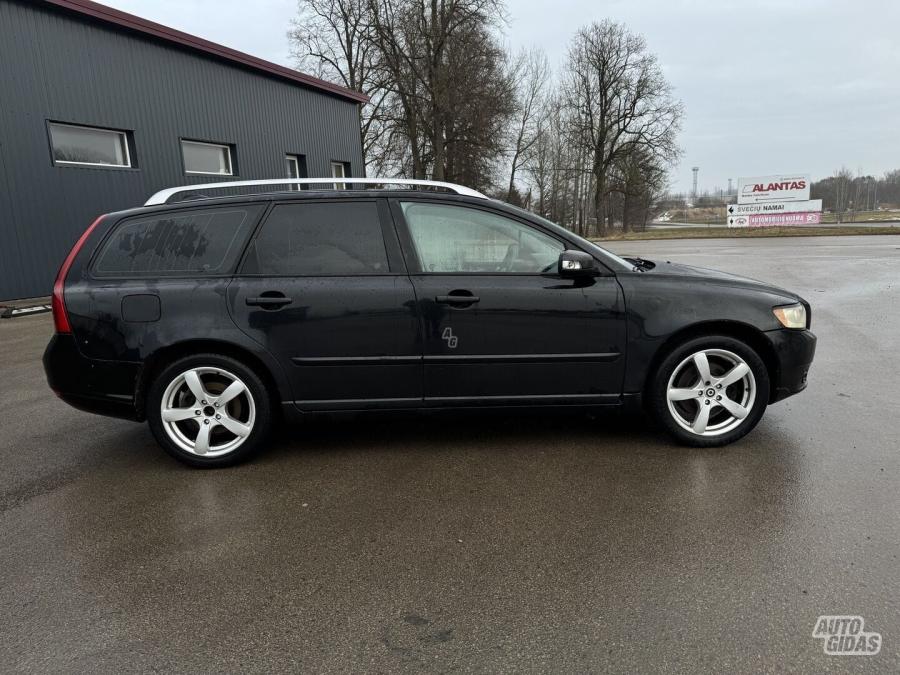 Melns Volvo V50 2008 Tauragė, ar dzinēja tilpumu 2.00 L un nobraukumu 470 tūkst. km par 1200 €, foto 5 vietnē AUTOMOTO.COM.LV