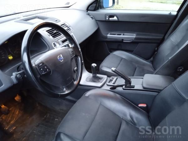 Black Volvo V50 2008 in Riga, with an engine capacity of 1.60 L and mileage of 260 thousand km for 2400 €, photo 6 on AUTOMOTO.COM.LV