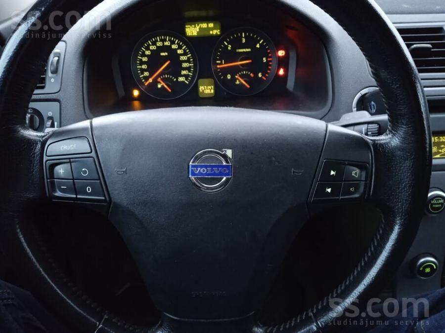 Melns Volvo V50 2008 Rīga, ar dzinēja tilpumu 1.60 L un nobraukumu 260 tūkst. km par 2500 €, foto 7 vietnē AUTOMOTO.COM.LV