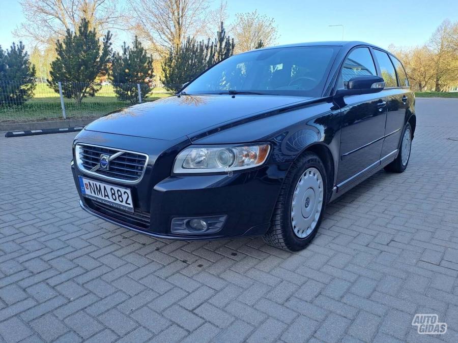 Черный Вольво В50 2008 в Тельшяй, объемом двигателя 2.00 л и пробегом 295 тыс. км за 2150 €, фото 4 на AUTOMOTO.COM.LV