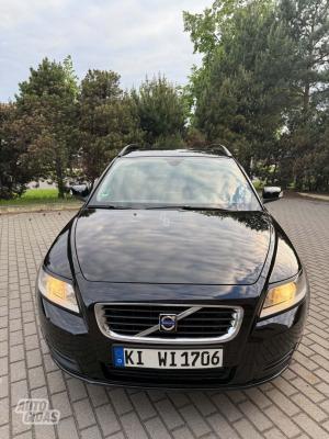 Черный Вольво В50 2008 в Мажейкяй, объемом двигателя 2.00 л и пробегом 274 тыс. км за 2750 €, фото 4 на AUTOMOTO.COM.LV