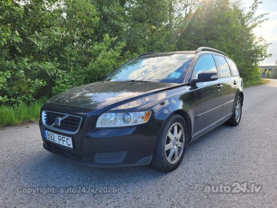 Black Volvo V50 2008 in Tallinn, with an engine capacity of 2.00 L and mileage of 425 thousand km for 1300 €, photo 4 on AUTOMOTO.COM.LV