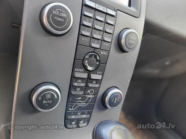 Melns Volvo V50 2008 Tallina, ar dzinēja tilpumu 2.00 L un nobraukumu 425 tūkst. km par 1300 €, foto 9 vietnē AUTOMOTO.COM.LV
