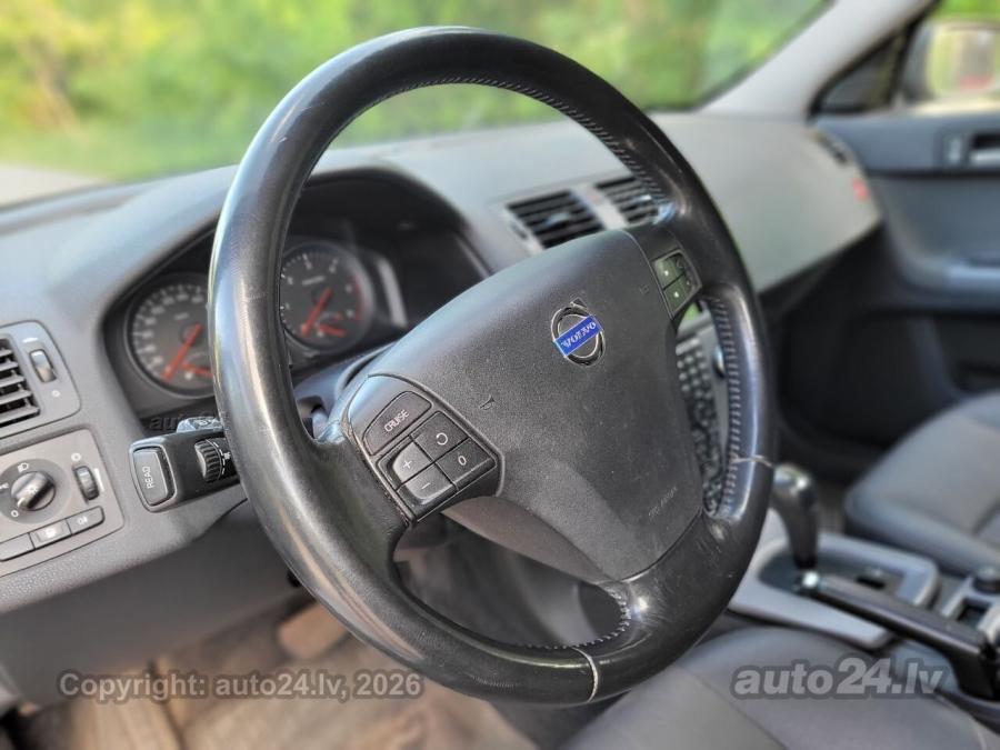Black Volvo V50 2008 in Tallinn, with an engine capacity of 2.00 L and mileage of 425 thousand km for 1300 €, photo 11 on AUTOMOTO.COM.LV