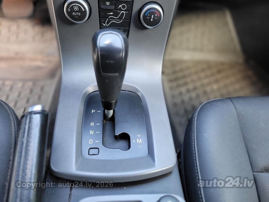 Black Volvo V50 2008 in Tallinn, with an engine capacity of 2.00 L and mileage of 425 thousand km for 1300 €, photo 13 on AUTOMOTO.COM.LV