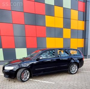 Melns Volvo V50 2008 Bauska, ar dzinēja tilpumu 2.00 L un nobraukumu 255 tūkst. km par 3900 €, foto  vietnē AUTOMOTO.COM.LV