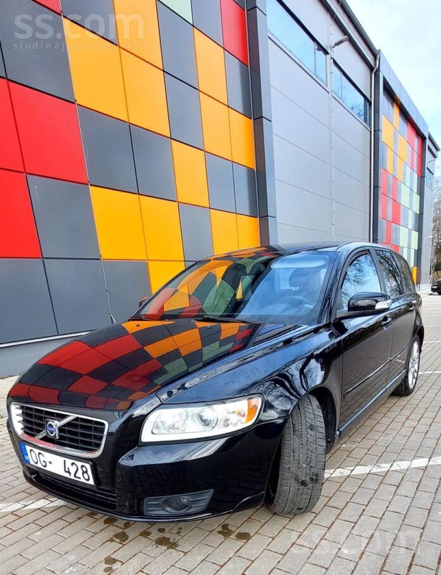 Melns Volvo V50 2008 Bauska, ar dzinēja tilpumu 2.00 L un nobraukumu 255 tūkst. km par 3900 €, foto 3 vietnē AUTOMOTO.COM.LV