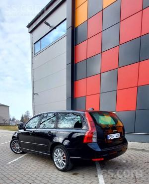 Melns Volvo V50 2008 Bauska, ar dzinēja tilpumu 2.00 L un nobraukumu 255 tūkst. km par 3900 €, foto 4 vietnē AUTOMOTO.COM.LV