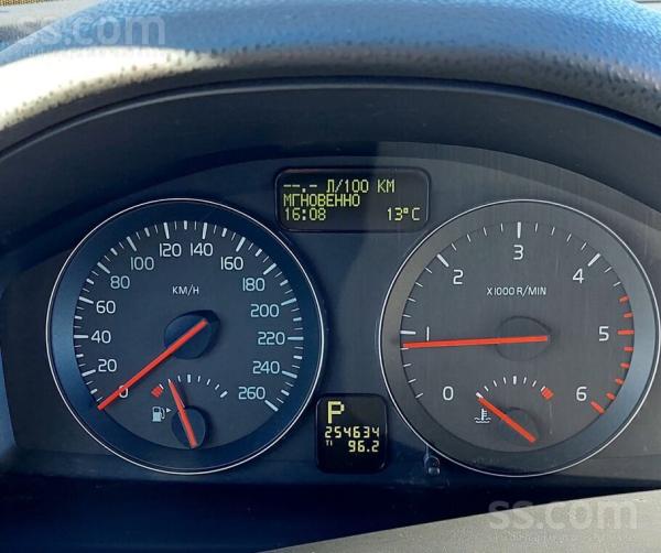 Black Volvo V50 2008 in Bauska, with an engine capacity of 2.00 L and mileage of 255 thousand km for 3900 €, photo 4 on AUTOMOTO.COM.LV