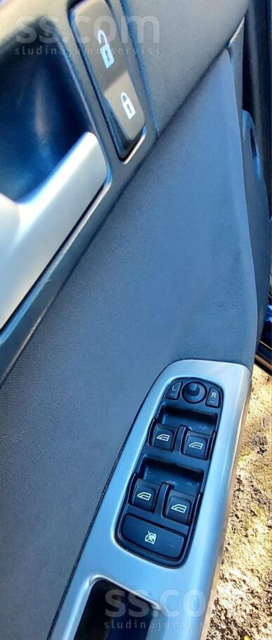 Melns Volvo V50 2008 Bauska, ar dzinēja tilpumu 2.00 L un nobraukumu 255 tūkst. km par 3900 €, foto 6 vietnē AUTOMOTO.COM.LV