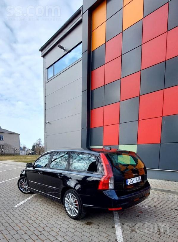 Black Volvo V50 2008 in Bauska, with an engine capacity of 2.00 L and mileage of 255 thousand km for 3900 €, photo 9 on AUTOMOTO.COM.LV