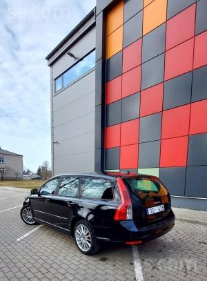 Melns Volvo V50 2008 Bauska, ar dzinēja tilpumu 2.00 L un nobraukumu 255 tūkst. km par 3900 €, foto 10 vietnē AUTOMOTO.COM.LV