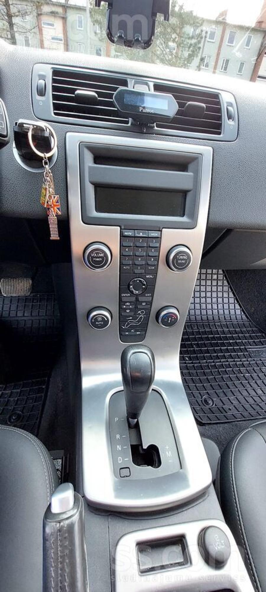 Melns Volvo V50 2008 Bauska, ar dzinēja tilpumu 2.00 L un nobraukumu 255 tūkst. km par 3900 €, foto 18 vietnē AUTOMOTO.COM.LV