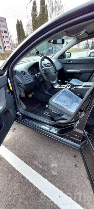 Melns Volvo V50 2008 Bauska, ar dzinēja tilpumu 2.00 L un nobraukumu 255 tūkst. km par 3900 €, foto 19 vietnē AUTOMOTO.COM.LV