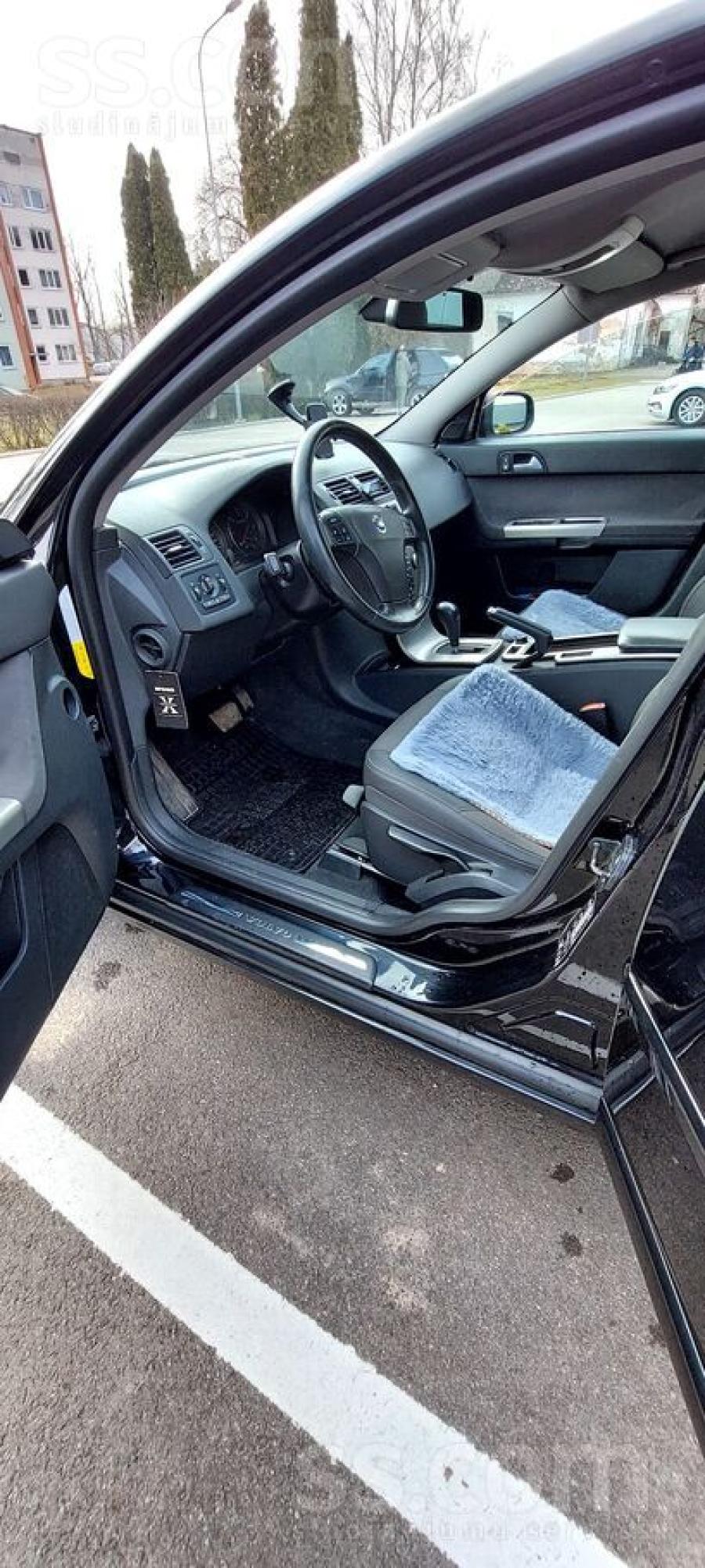 Melns Volvo V50 2008 Bauska, ar dzinēja tilpumu 2.00 L un nobraukumu 255 tūkst. km par 3900 €, foto 19 vietnē AUTOMOTO.COM.LV