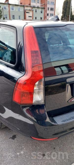 Melns Volvo V50 2008 Bauska, ar dzinēja tilpumu 2.00 L un nobraukumu 255 tūkst. km par 3900 €, foto 23 vietnē AUTOMOTO.COM.LV