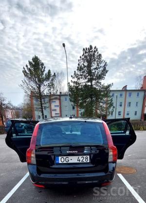 Melns Volvo V50 2008 Bauska, ar dzinēja tilpumu 2.00 L un nobraukumu 255 tūkst. km par 3900 €, foto 24 vietnē AUTOMOTO.COM.LV