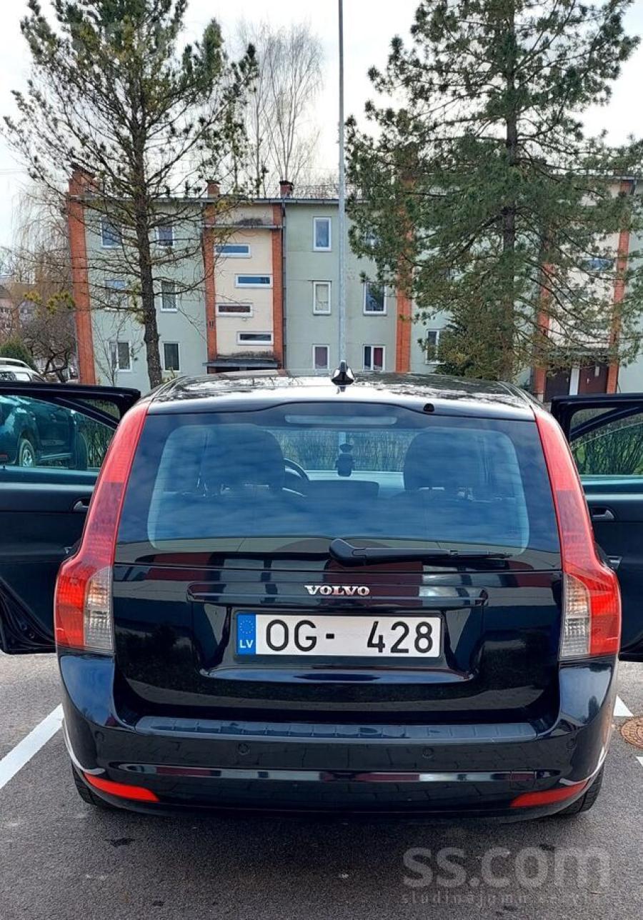 Melns Volvo V50 2008 Bauska, ar dzinēja tilpumu 2.00 L un nobraukumu 255 tūkst. km par 3900 €, foto 25 vietnē AUTOMOTO.COM.LV