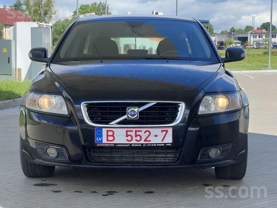 Черный Вольво В50 2008 в Резекне, объемом двигателя 2.00 л и пробегом 365 тыс. км за 2300 €, фото 1 на AUTOMOTO.COM.LV
