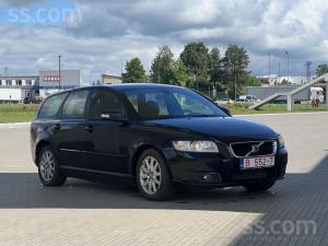 Черный Вольво В50 2008 в Резекне, объемом двигателя 2.00 л и пробегом 365 тыс. км за 2300 €, фото 3 на AUTOMOTO.COM.LV