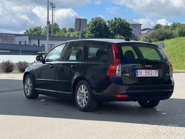 Melns Volvo V50 2008 Rēzekne, ar dzinēja tilpumu 2.00 L un nobraukumu 365 tūkst. km par 2300 €, foto 4 vietnē AUTOMOTO.COM.LV