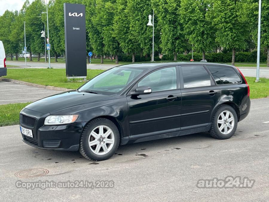 Black Volvo V50 2008 in Narva, with an engine capacity of 1.60 L and mileage of 315 thousand km for 999 €, photo 1 on AUTOMOTO.COM.LV