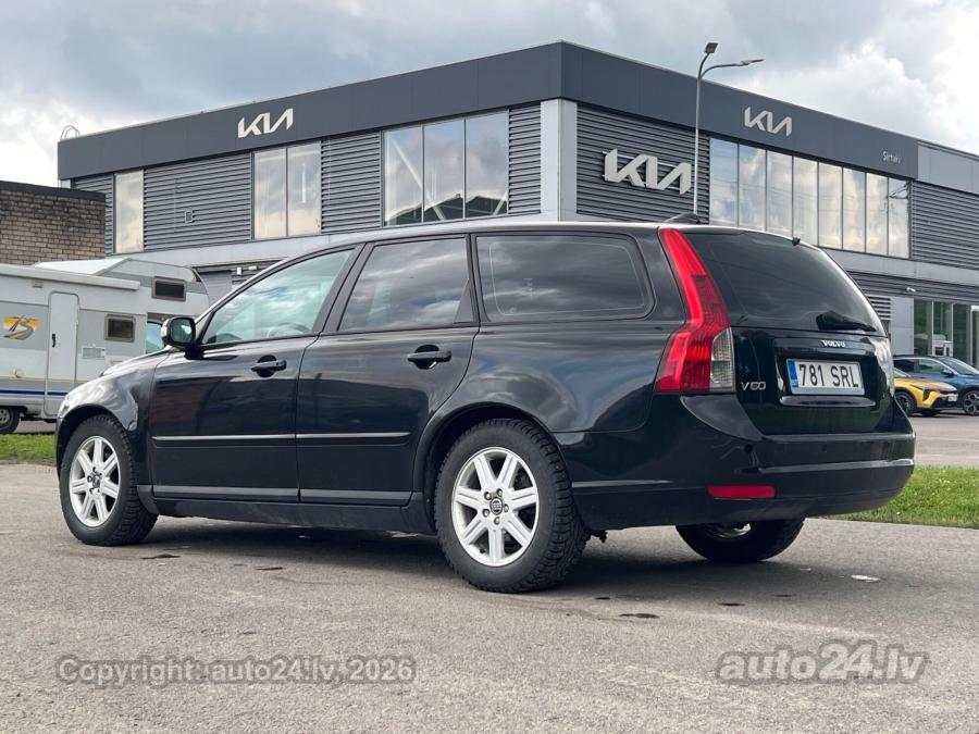 Black Volvo V50 2008 in Narva, with an engine capacity of 1.60 L and mileage of 315 thousand km for 999 €, photo 7 on AUTOMOTO.COM.LV