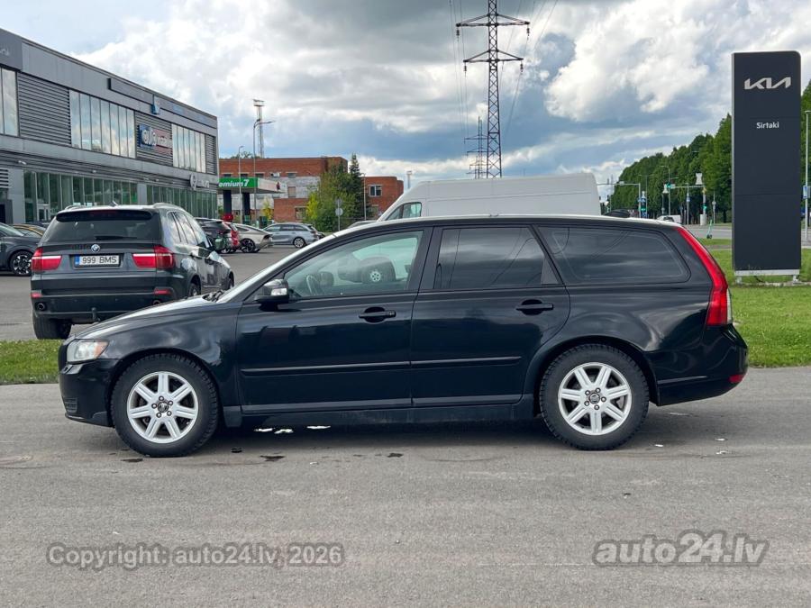 Black Volvo V50 2008 in Narva, with an engine capacity of 1.60 L and mileage of 315 thousand km for 999 €, photo 8 on AUTOMOTO.COM.LV
