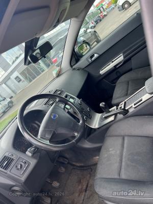 Black Volvo V50 2008 in Narva, with an engine capacity of 1.60 L and mileage of 315 thousand km for 999 €, photo 9 on AUTOMOTO.COM.LV