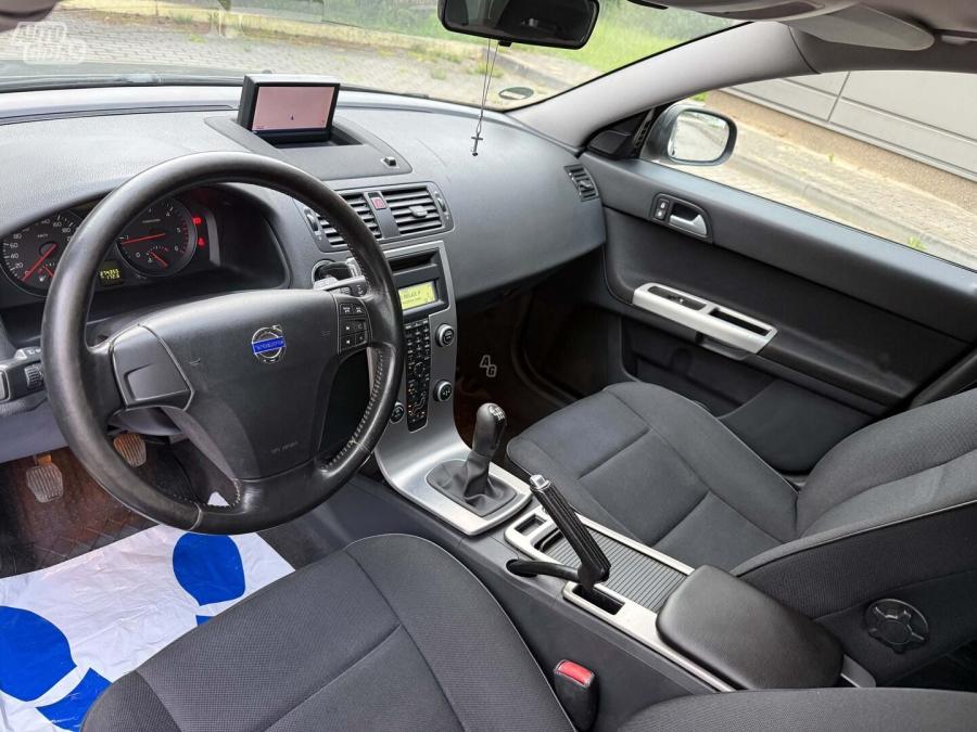Melns Volvo V50 2008 Mažeikiai, ar dzinēja tilpumu 2.00 L un nobraukumu 274 tūkst. km par 2750 €, foto 26 vietnē AUTOMOTO.COM.LV