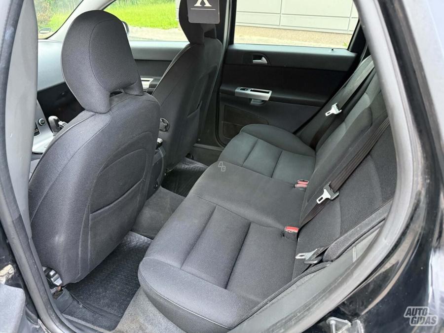 Melns Volvo V50 2008 Mažeikiai, ar dzinēja tilpumu 2.00 L un nobraukumu 274 tūkst. km par 2750 €, foto 28 vietnē AUTOMOTO.COM.LV