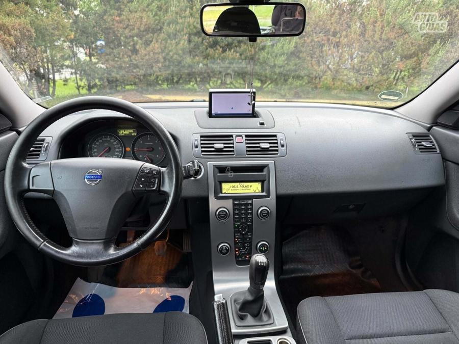 Melns Volvo V50 2008 Mažeikiai, ar dzinēja tilpumu 2.00 L un nobraukumu 274 tūkst. km par 2750 €, foto 30 vietnē AUTOMOTO.COM.LV
