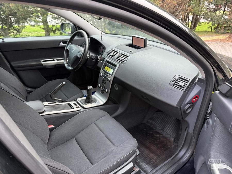 Melns Volvo V50 2008 Mažeikiai, ar dzinēja tilpumu 2.00 L un nobraukumu 274 tūkst. km par 2750 €, foto 31 vietnē AUTOMOTO.COM.LV