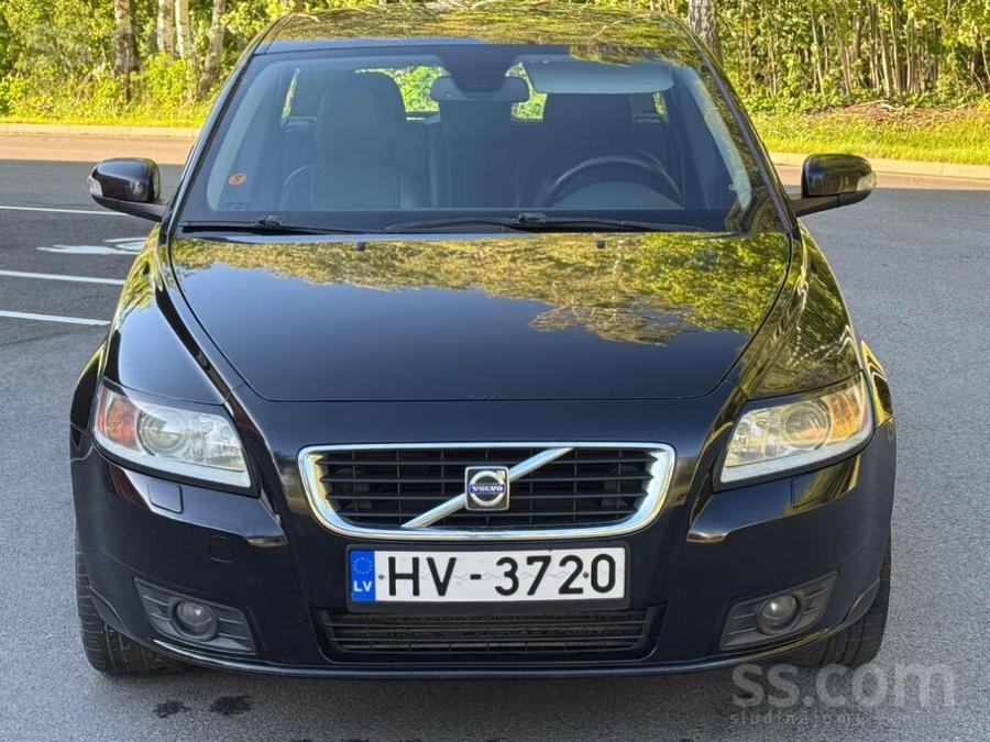 Черный Вольво В50 2008 в Елгава, объемом двигателя 2.40 л и пробегом 294 тыс. км за 2900 €, фото 1 на AUTOMOTO.COM.LV