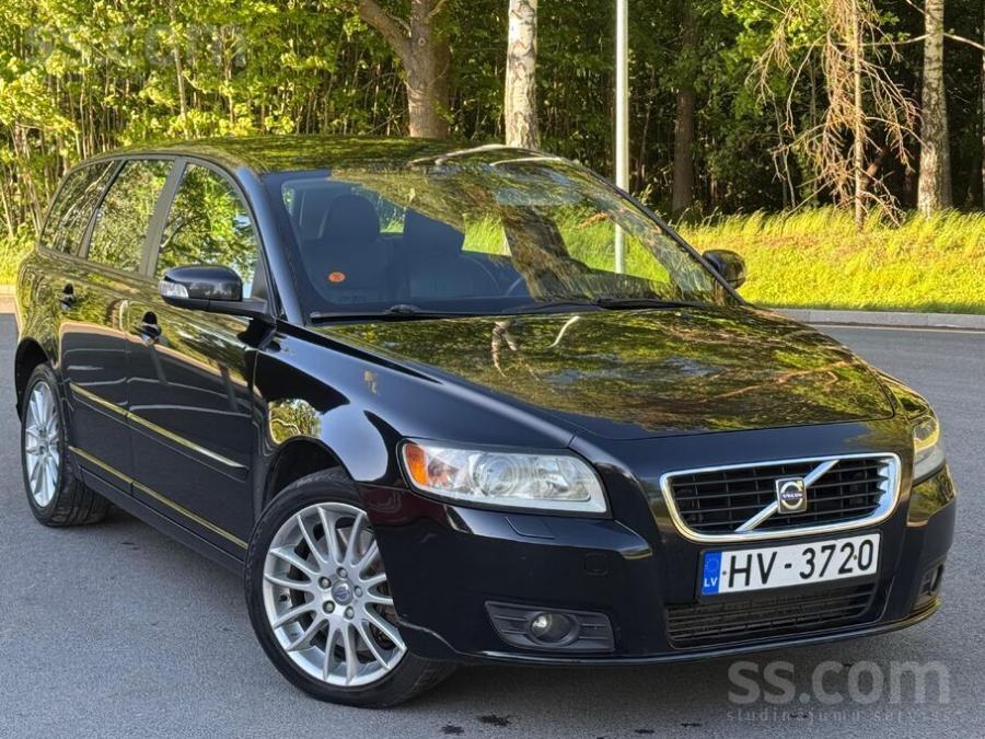 Черный Вольво В50 2008 в Елгава, объемом двигателя 2.40 л и пробегом 294 тыс. км за 2900 €, фото 3 на AUTOMOTO.COM.LV