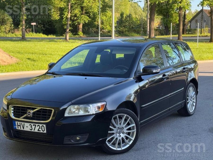 Черный Вольво В50 2008 в Елгава, объемом двигателя 2.40 л и пробегом 294 тыс. км за 2900 €, фото 4 на AUTOMOTO.COM.LV
