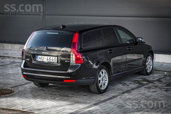Black Volvo V50 2008 in Riga, with an engine capacity of 2.00 L and mileage of 0 thousand km for 3950 €, photo 4 on AUTOMOTO.COM.LV