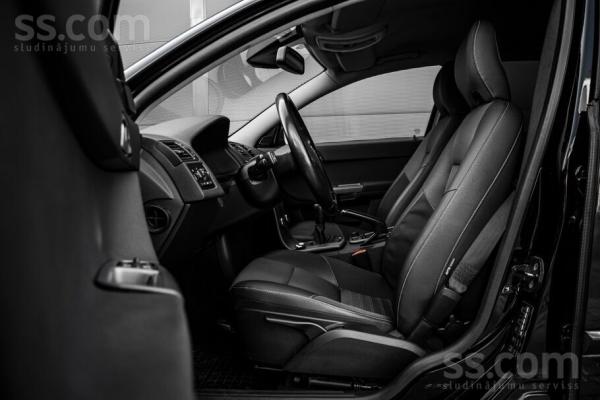 Black Volvo V50 2008 in Riga, with an engine capacity of 2.00 L and mileage of 0 thousand km for 3950 €, photo 8 on AUTOMOTO.COM.LV