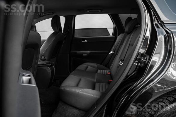 Black Volvo V50 2008 in Riga, with an engine capacity of 2.00 L and mileage of 0 thousand km for 3950 €, photo 10 on AUTOMOTO.COM.LV