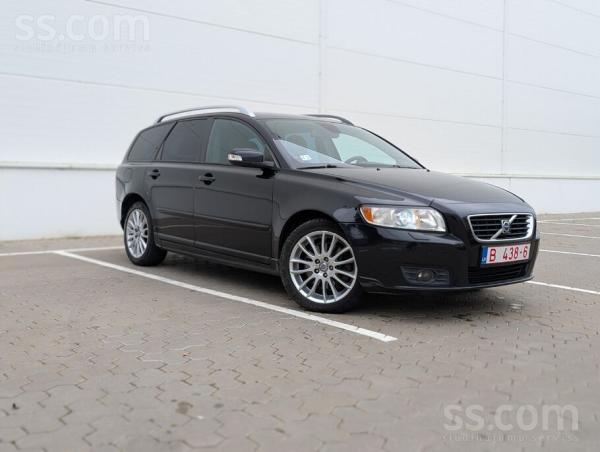 Black Volvo V50 2008 in Riga, with an engine capacity of 2.00 L and mileage of 360 thousand km for 1500 €, photo 1 on AUTOMOTO.COM.LV