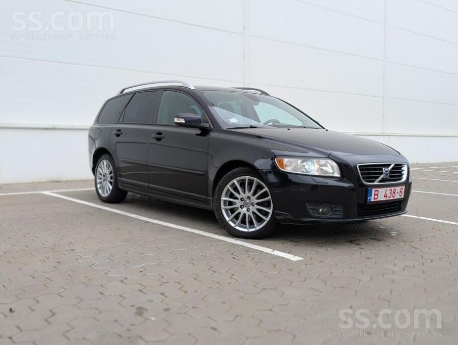Melns Volvo V50 2008 Rīga, ar dzinēja tilpumu 2.00 L un nobraukumu 360 tūkst. km par 1500 €, foto 1 vietnē AUTOMOTO.COM.LV