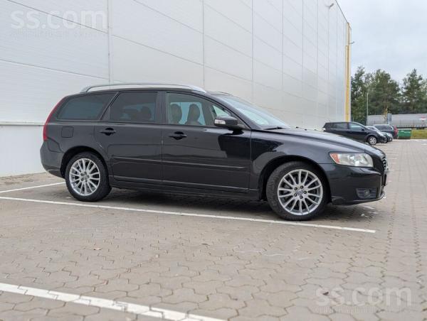 Black Volvo V50 2008 in Riga, with an engine capacity of 2.00 L and mileage of 360 thousand km for 1500 €, photo 2 on AUTOMOTO.COM.LV