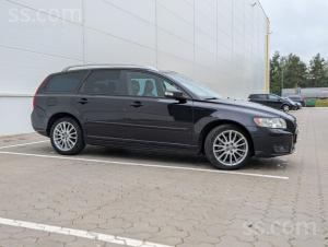 Melns Volvo V50 2008 Rīga, ar dzinēja tilpumu 2.00 L un nobraukumu 360 tūkst. km par 1500 €, foto 3 vietnē AUTOMOTO.COM.LV