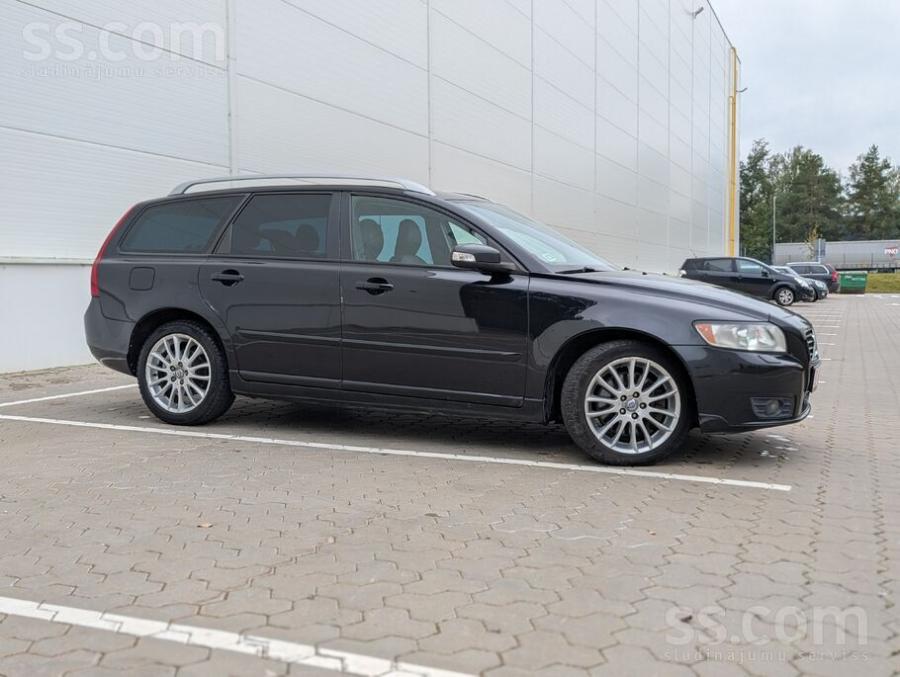 Melns Volvo V50 2008 Rīga, ar dzinēja tilpumu 2.00 L un nobraukumu 360 tūkst. km par 1500 €, foto 3 vietnē AUTOMOTO.COM.LV
