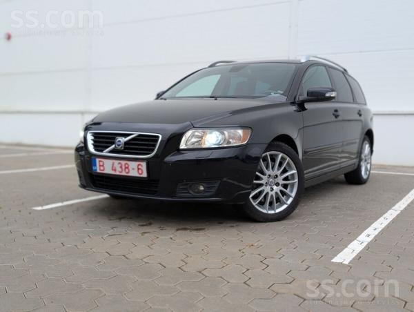 Black Volvo V50 2008 in Riga, with an engine capacity of 2.00 L and mileage of 360 thousand km for 1500 €, photo 4 on AUTOMOTO.COM.LV