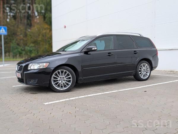 Black Volvo V50 2008 in Riga, with an engine capacity of 2.00 L and mileage of 360 thousand km for 1500 €, photo 5 on AUTOMOTO.COM.LV