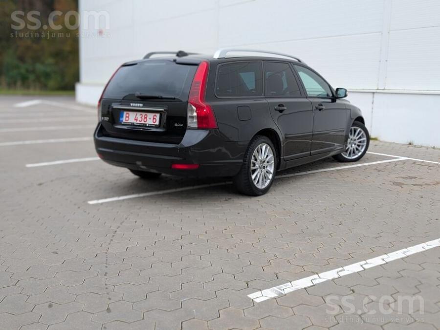 Melns Volvo V50 2008 Rīga, ar dzinēja tilpumu 2.00 L un nobraukumu 360 tūkst. km par 1500 €, foto 8 vietnē AUTOMOTO.COM.LV