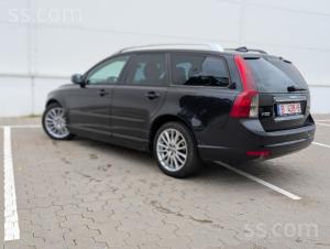 Melns Volvo V50 2008 Rīga, ar dzinēja tilpumu 2.00 L un nobraukumu 360 tūkst. km par 1500 €, foto 10 vietnē AUTOMOTO.COM.LV