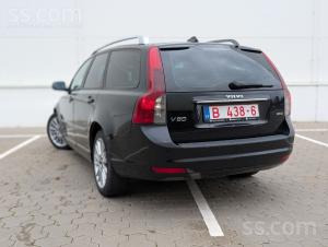 Melns Volvo V50 2008 Rīga, ar dzinēja tilpumu 2.00 L un nobraukumu 360 tūkst. km par 1500 €, foto 12 vietnē AUTOMOTO.COM.LV