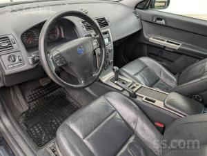 Melns Volvo V50 2008 Rīga, ar dzinēja tilpumu 2.00 L un nobraukumu 360 tūkst. km par 1500 €, foto 17 vietnē AUTOMOTO.COM.LV